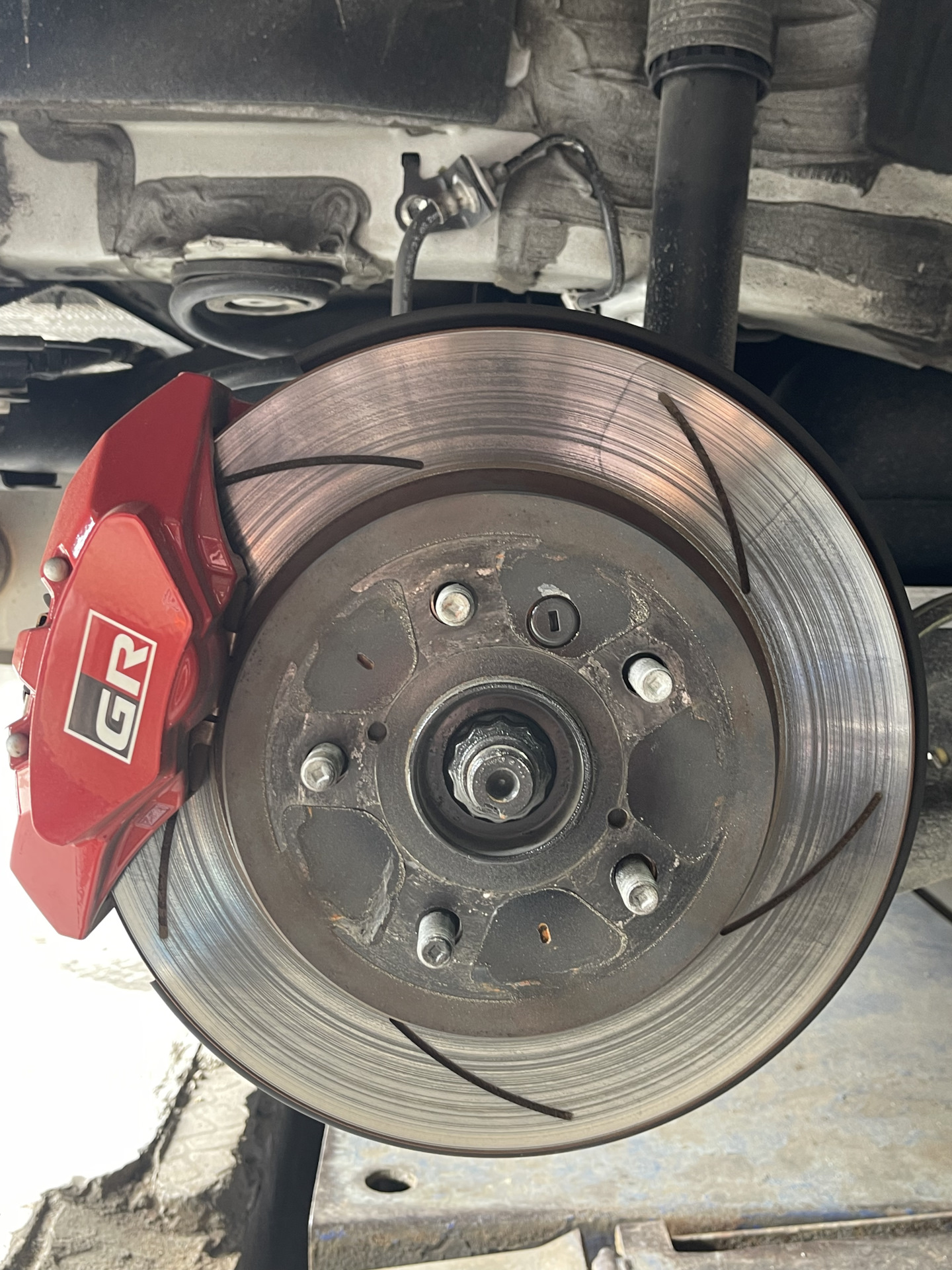 Тормозные диски перед зад и замена — Toyota Yaris GR, 1,6 л, 2021 года ...