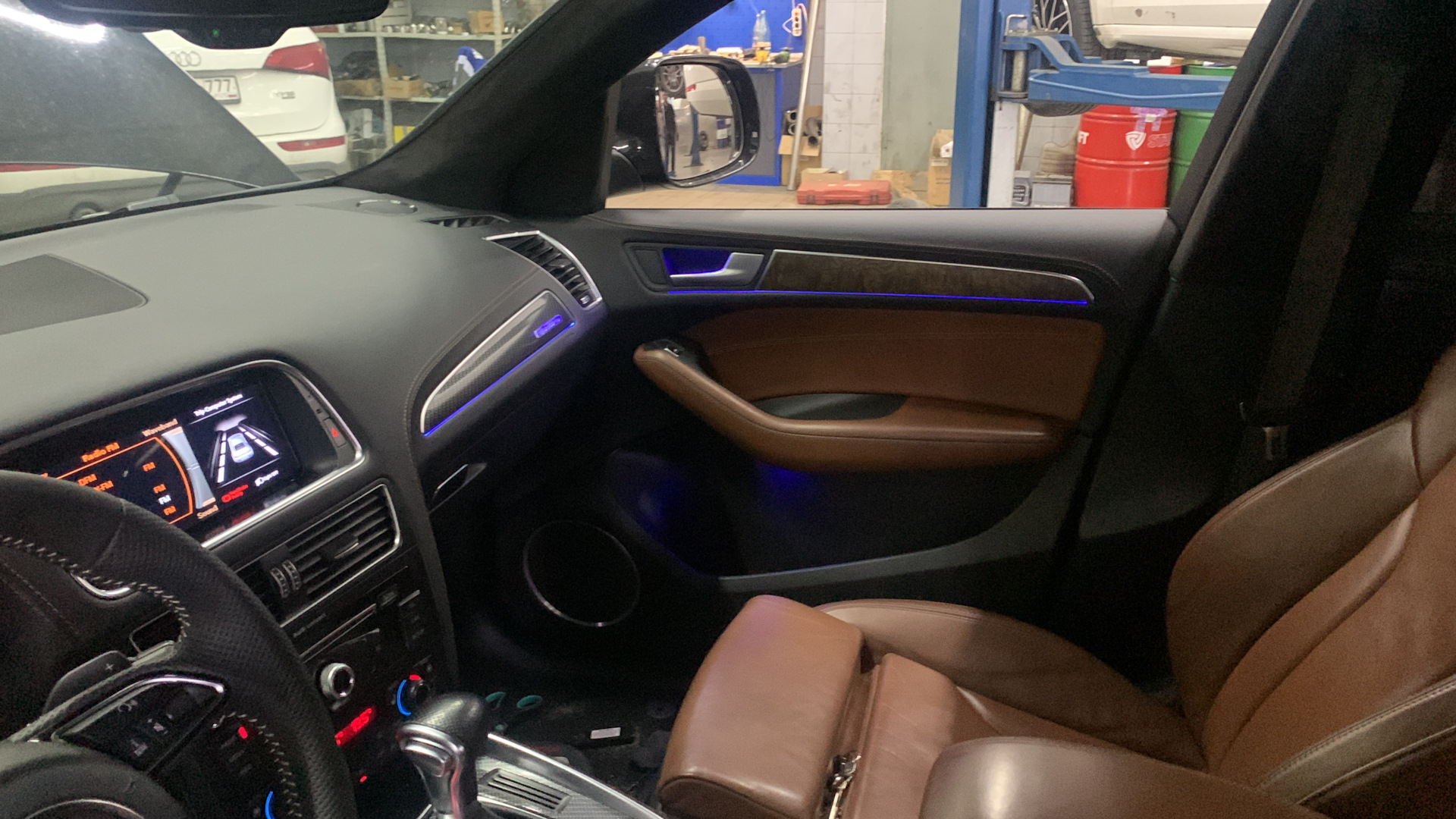 Подсветка ambilight — Audi Q5 (1G), 2 л, 2012 года | аксессуары | DRIVE2