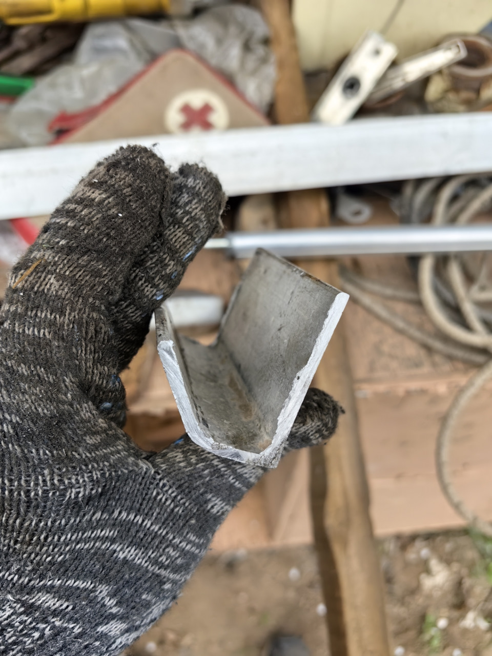 Заливаем мотор бензином — Nissan Laurel (C31), 2 л, 1982 года | своими ...