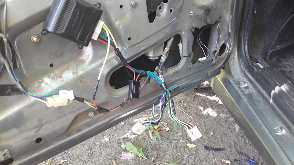 доводчик стекол Mongoose CWM-2 — Lada 2115, 1,6 л, 2008 года | аксессуары | DRIVE2