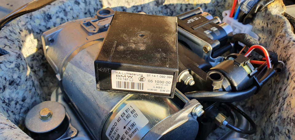 №42 Замена задней пневмы на пружины — BMW X5 (E53), 4,4 л, 2004 года ...