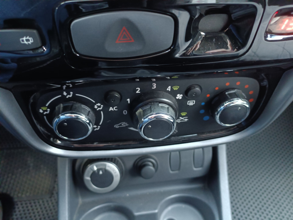 Ручки блока отопителя — Renault Duster (1G), 2 л, 2012 года ...