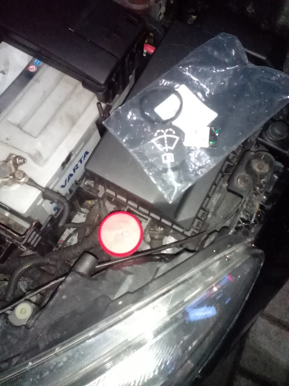 Пробка бачка омывайки — Opel Astra J, 1,7 л, 2009 года | своими руками ...