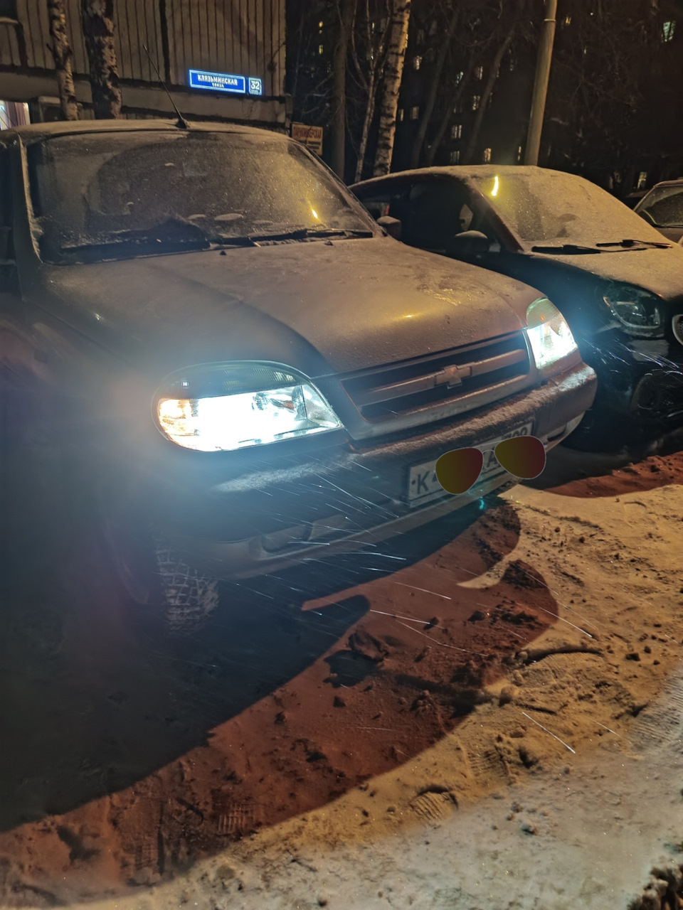 Замена ламп ближнего света — Chevrolet Niva GLX, 1,7 л, 2007 года ...