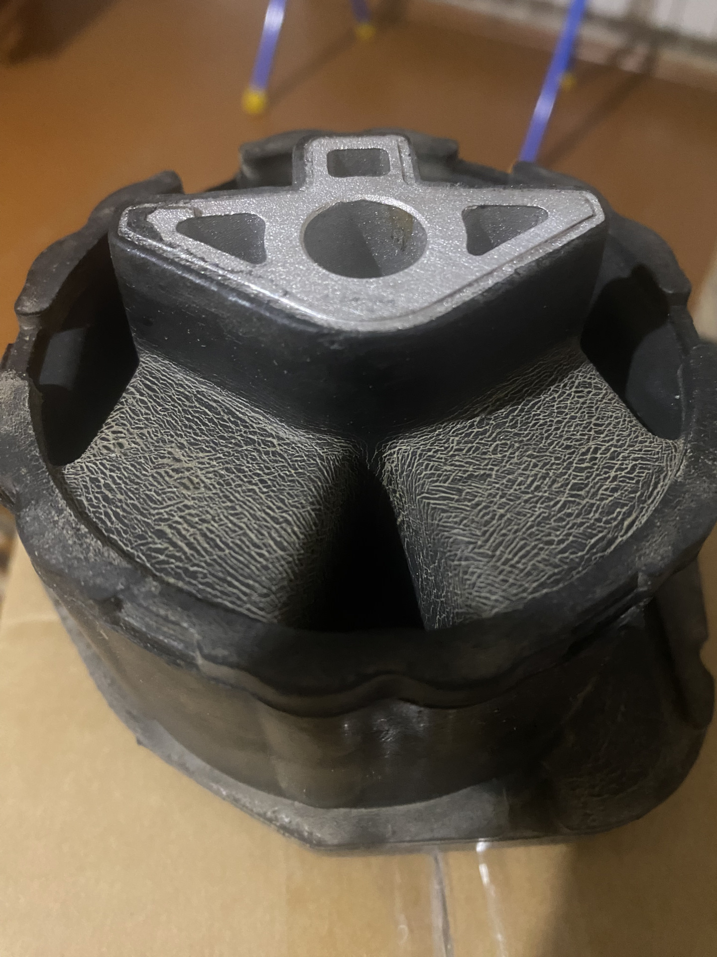 Третья опора двс 22316864675 — BMW X5 (E70), 3 л, 2010 года | запчасти ...