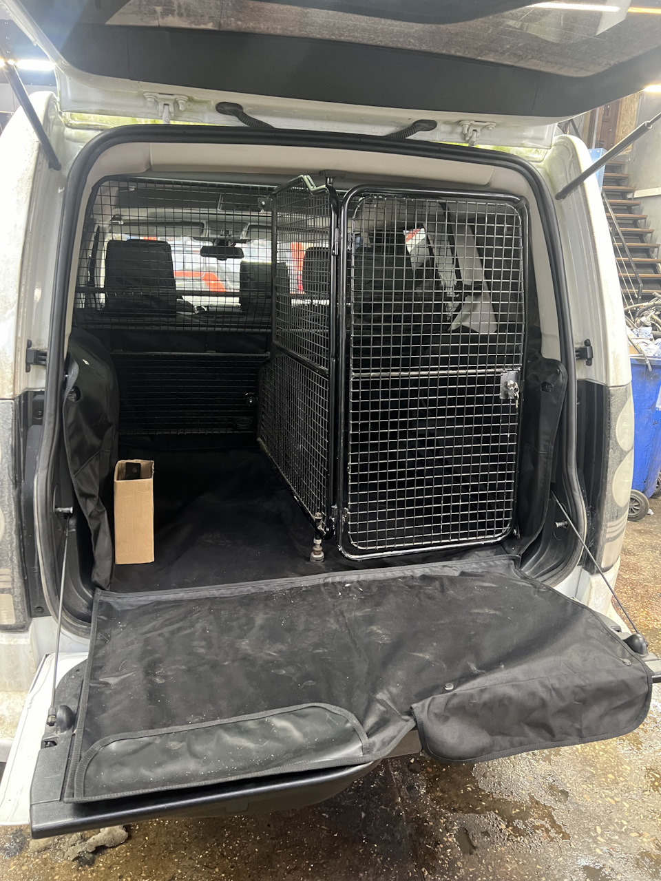 Клетка в багажник — Land Rover Discovery IV, 3 л, 2014 года | другое ...