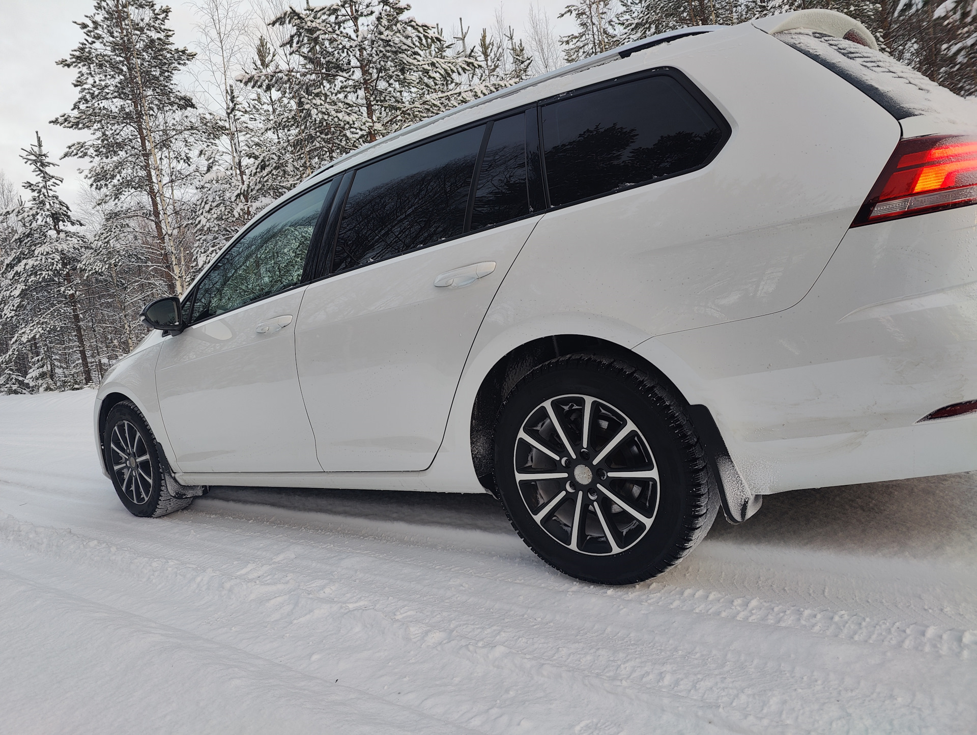 Зима всё ещё здесь… — Volkswagen Golf Variant (Mk7), 1,6 л, 2019 года ...