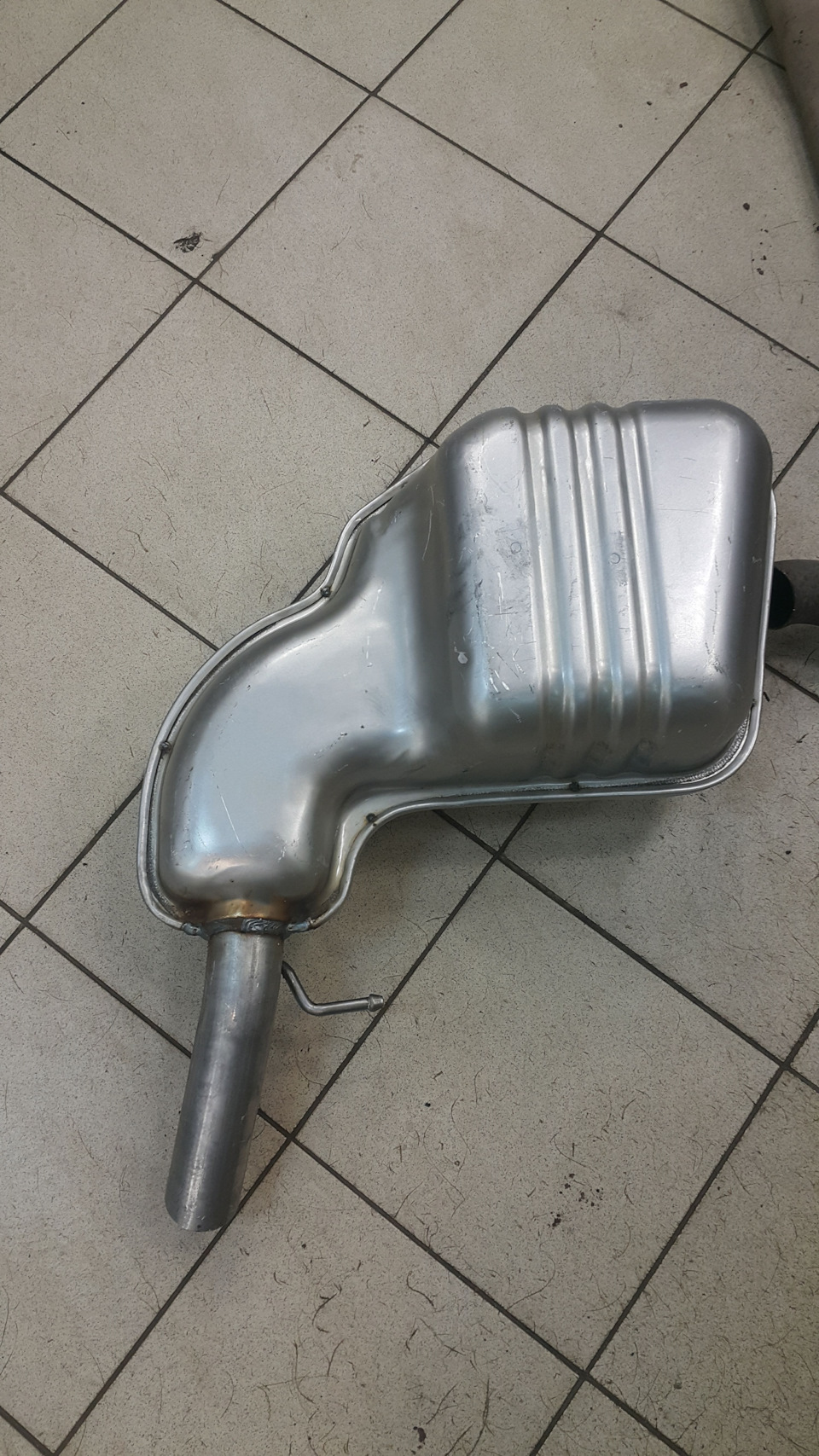 Замена выхлопа. Средняя и задняя банки. — Volvo XC70 II, 2,4 л, 2002 ...