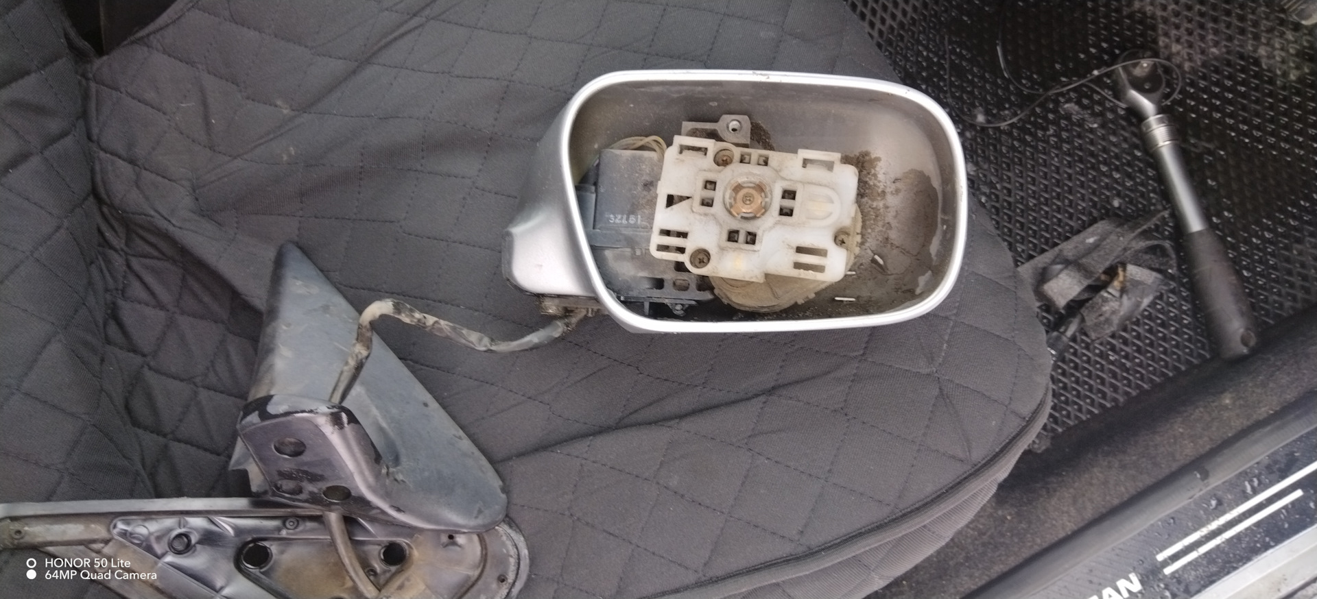 Подогрев зеркал заднего вида — Nissan Cube I, 1,3 л, 2001 года | тюнинг ...
