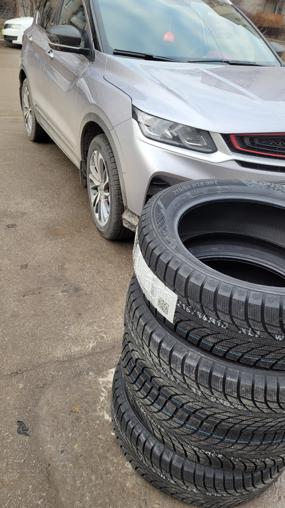 kumho wi51 215/55r18 — Geely Coolray (1G), 1,5 л, 2023 года | шины | DRIVE2