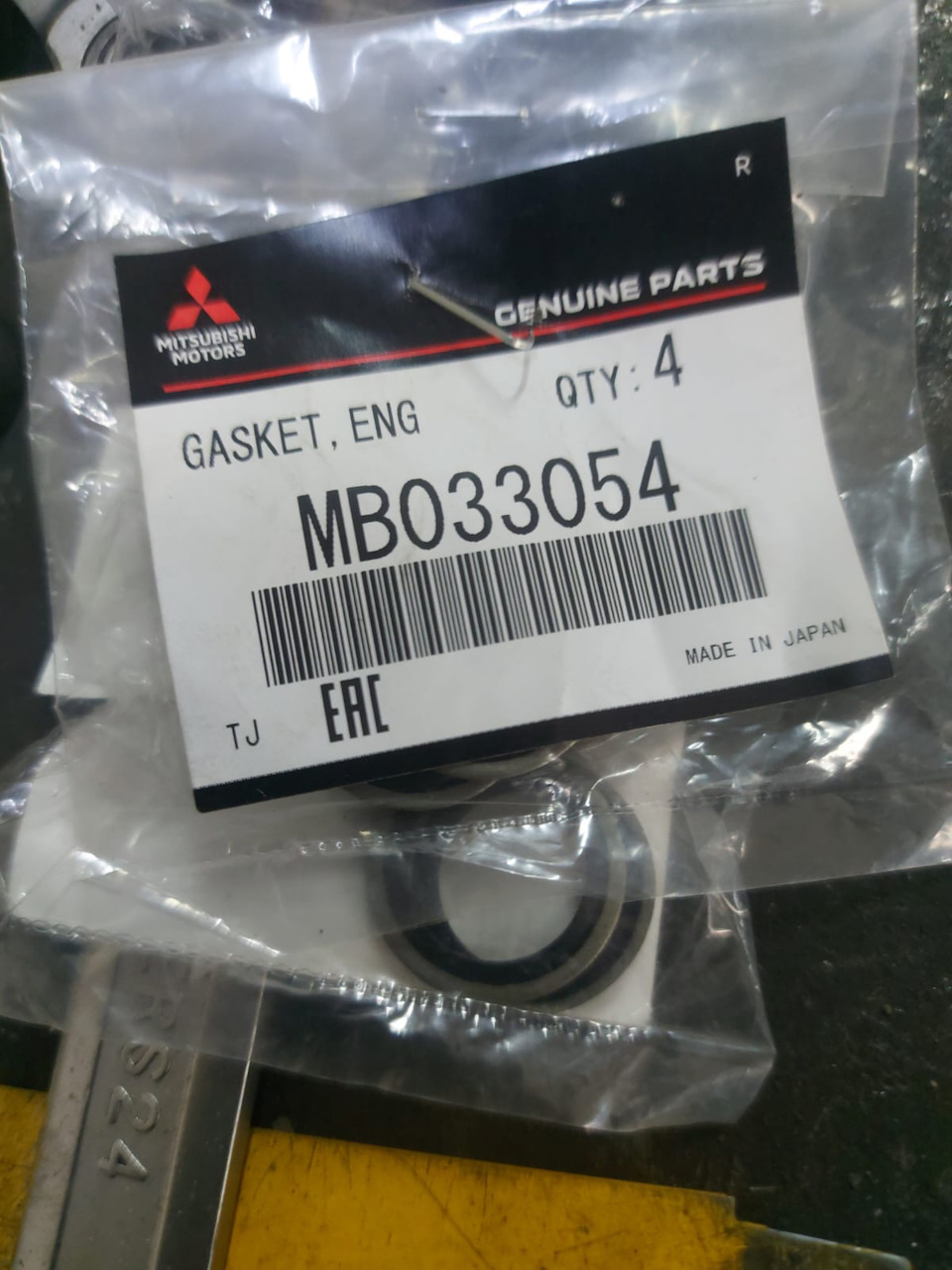 Замена шлангов высокого давления ДВС. — Mitsubishi Pajero (4G), 3 л ...