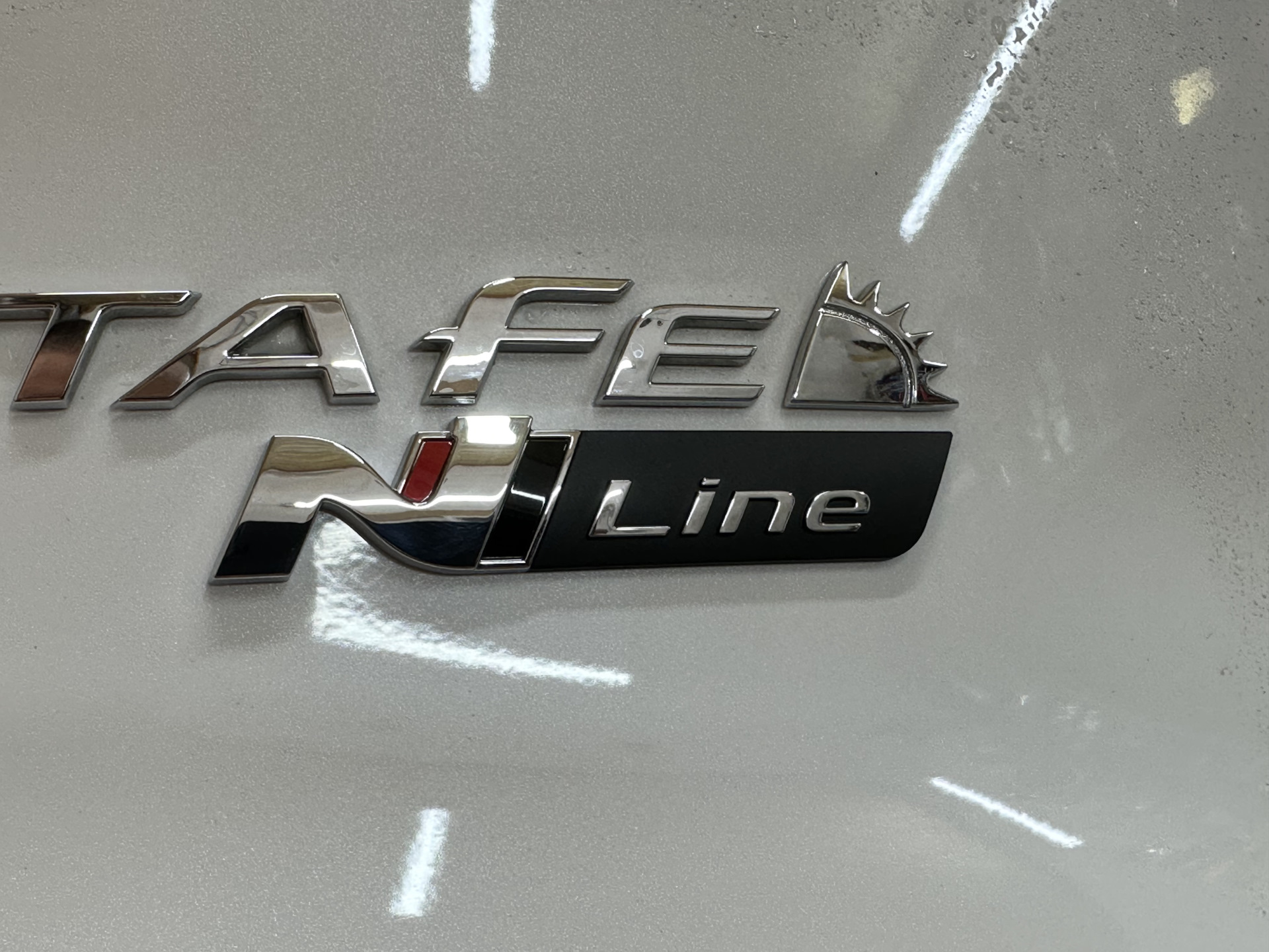 Добавил немного оригинальных шильдиков N line — Hyundai Santa Fe (4G ...