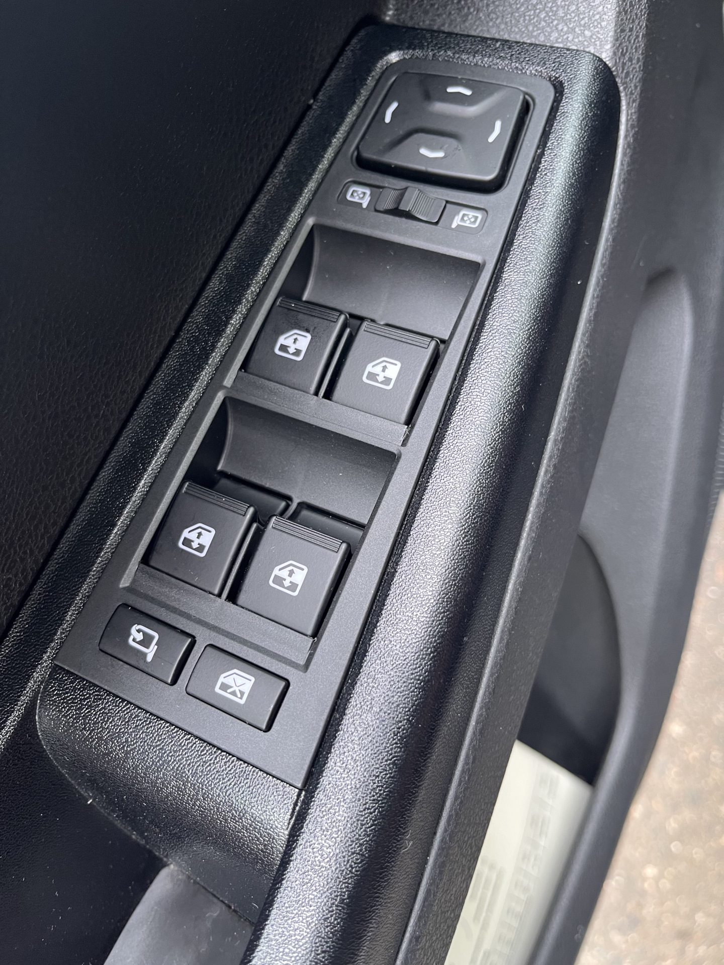 Кнопки стеклоподъёмника — Lada Vesta SW Cross (1G), 1,8 л, 2019 года ...