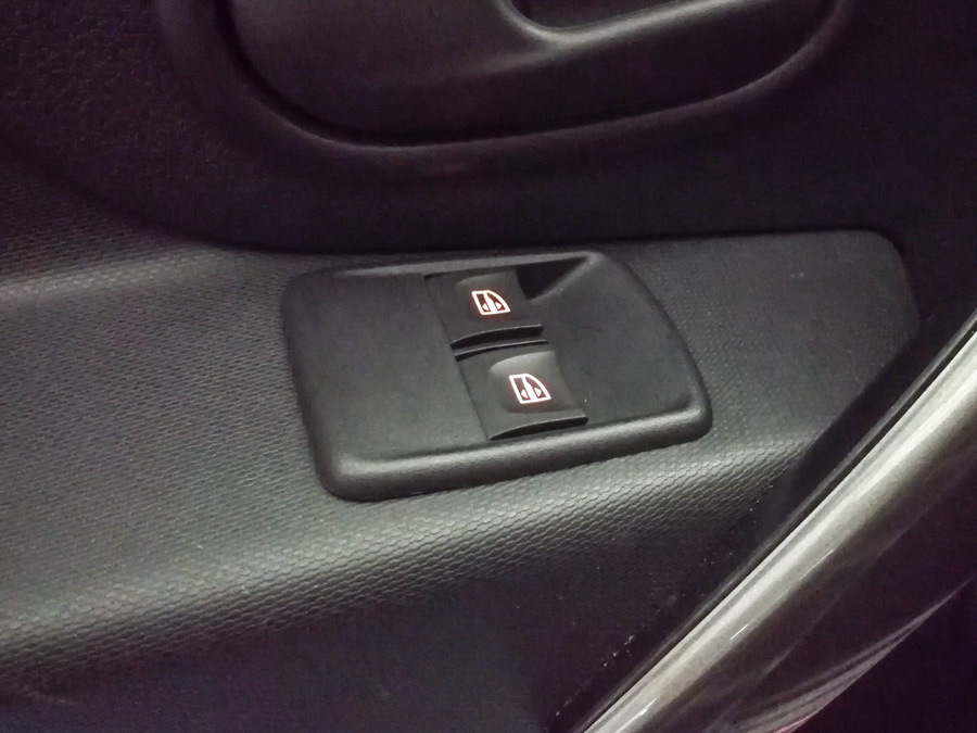 Подсветка клавиш стеклоподъёмников — Renault Sandero Stepway (2G), 1,6 ...