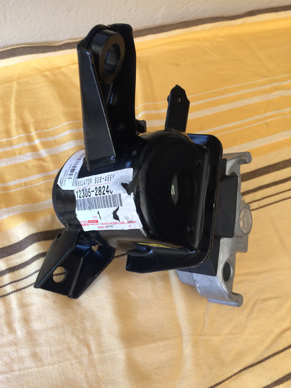 1230528240 Опора двигателя правая TOYOTA LEXUS | Запчасти на DRIVE2