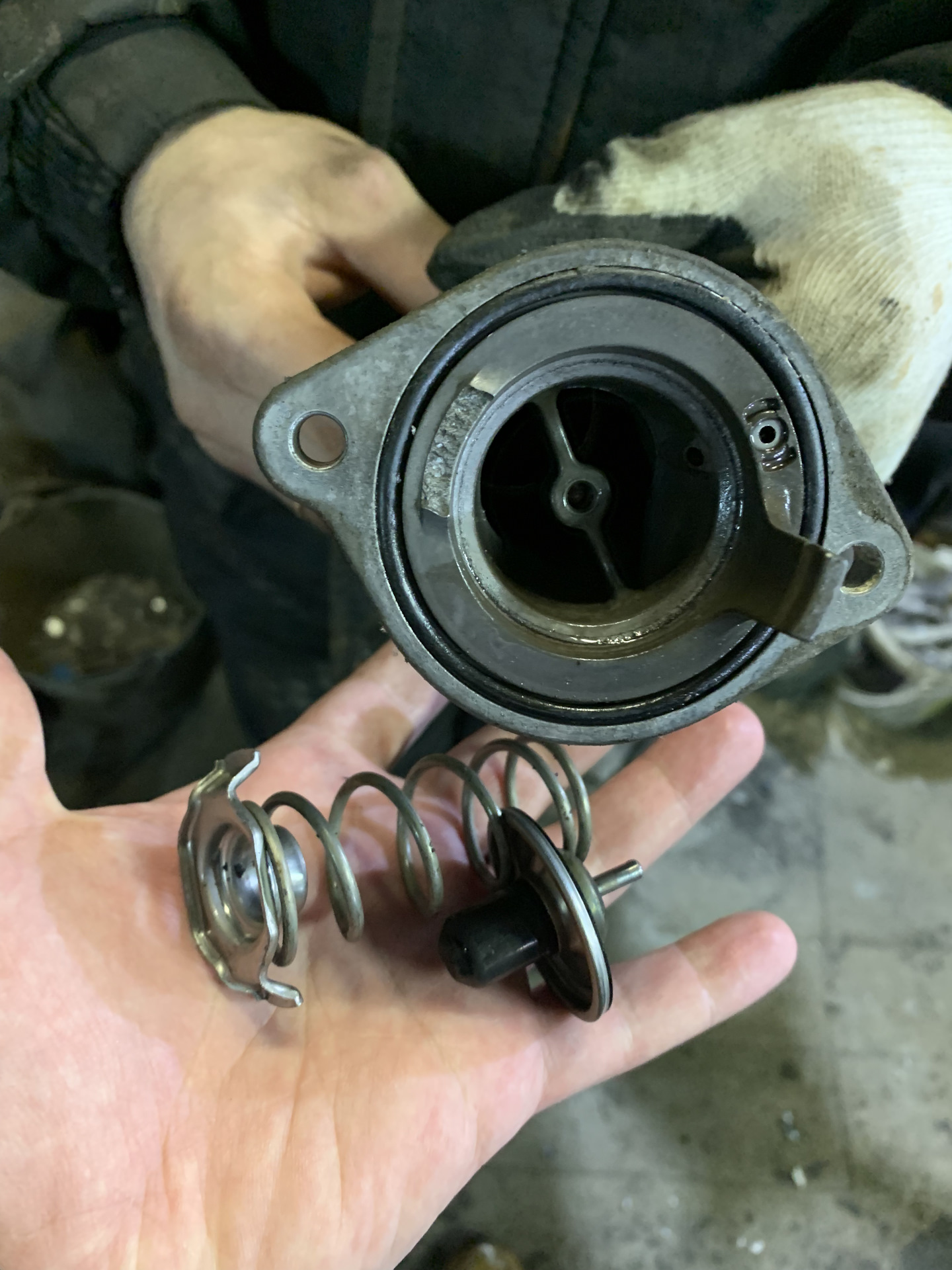 Замена термостата — Chevrolet TrailBlazer (1G), 4,2 л, 2007 года ...