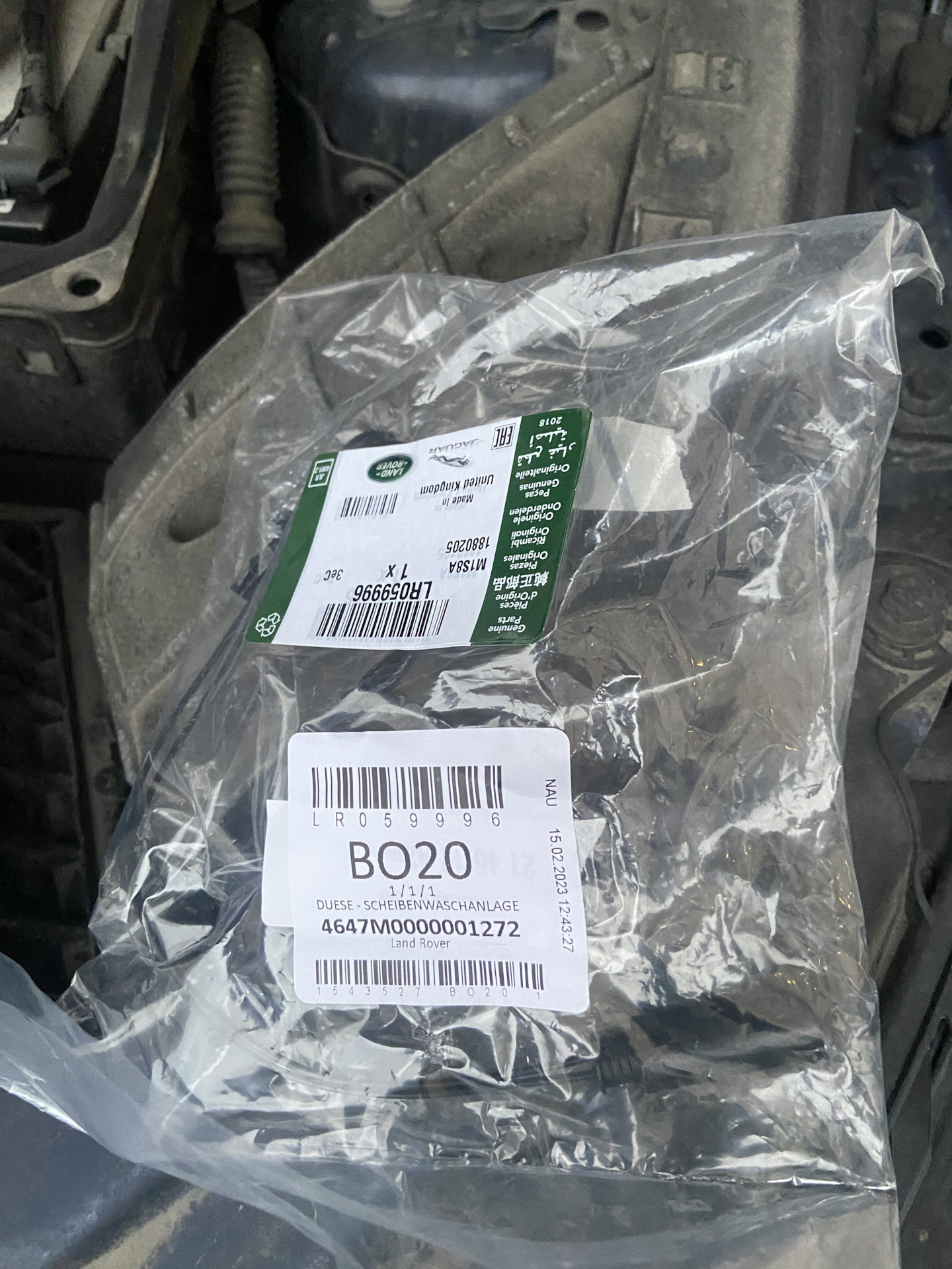 Замена форсунки омывателя — Land Rover Discovery Sport (1G), 2 л, 2017 ...