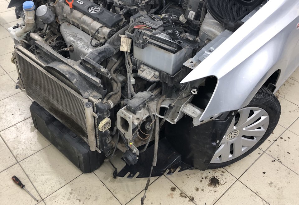 Установка нового бампера — Volkswagen Polo Sedan, 1,6 л, 2013 года ...