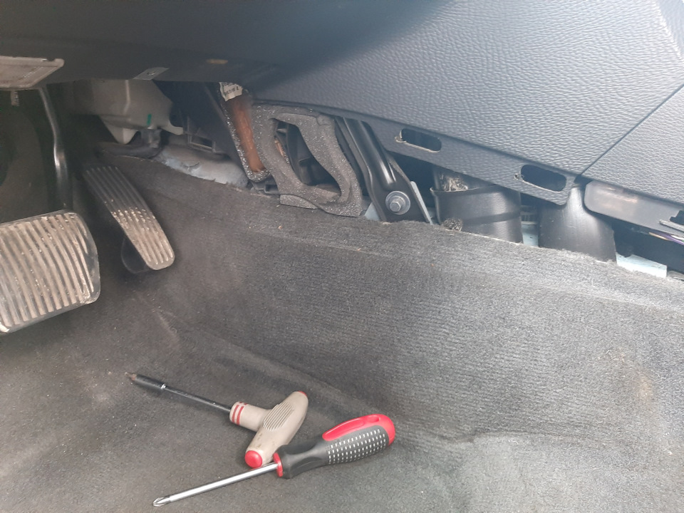 Как снять трос АКПП. — Volvo S60 (1G), 2,4 л, 2007 года | своими руками ...