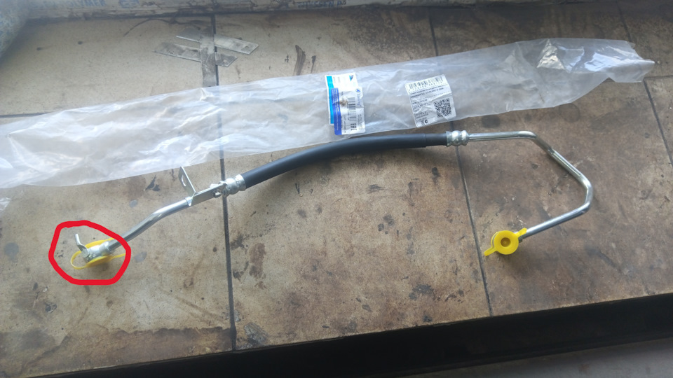 Заменил трубку масляного радиатора. — Mitsubishi Pajero (4G), 3,8 л ...