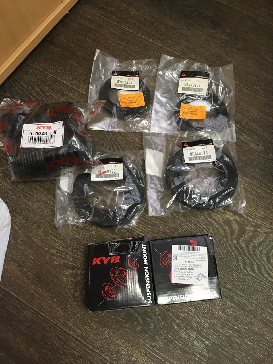 Замена передних амортизаторов Pajero 4 3.0 (KYB 341445) — Mitsubishi ...