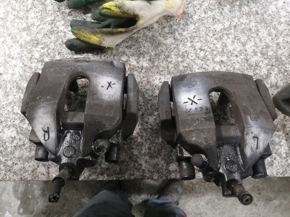 Всё вкусное, должно начинаться с тормозов) — Volvo S60 (1G), 2,5 л ...