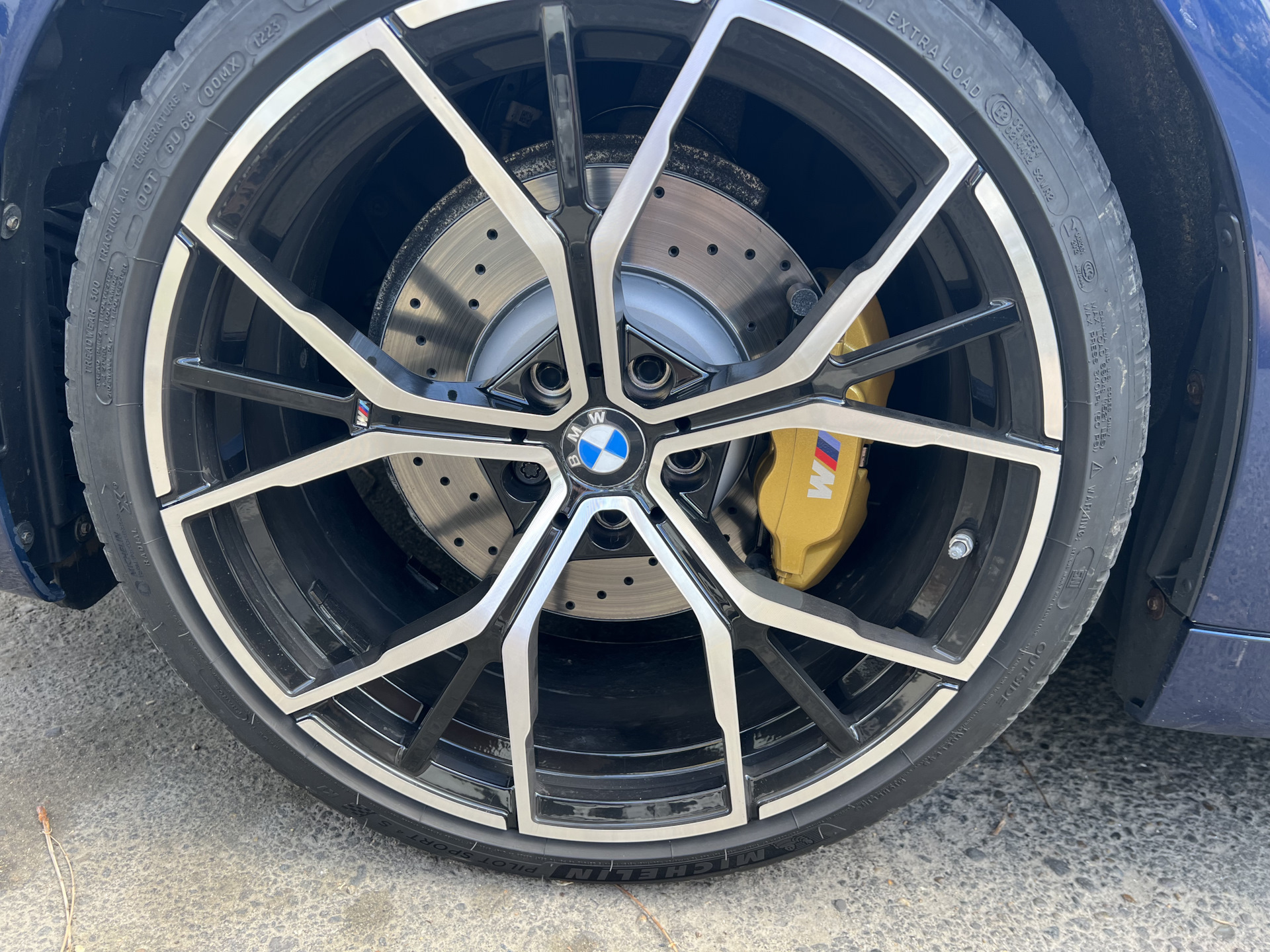 Покраска суппортов — BMW 5 series (G30), 2 л, 2019 года | стайлинг | DRIVE2