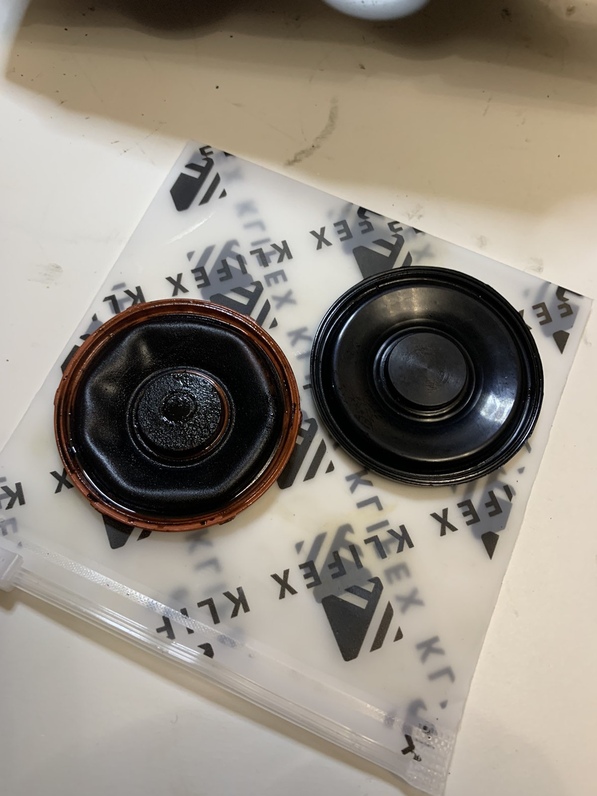 Замена мембраны КВКГ клапанной крышки VOLKSWAGEN 2.0FSI 06F103469D ...