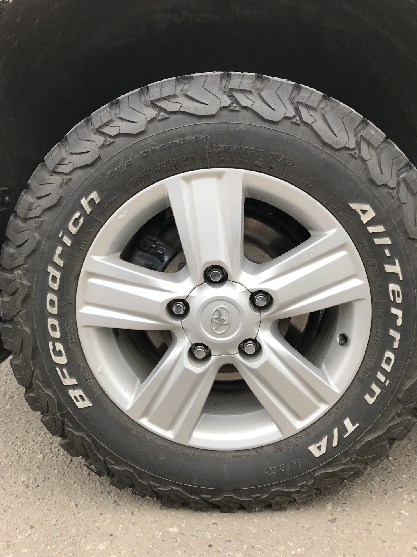 Колпачки колесных гаек — Toyota Land Cruiser 200, 4,5 л, 2013 года ...