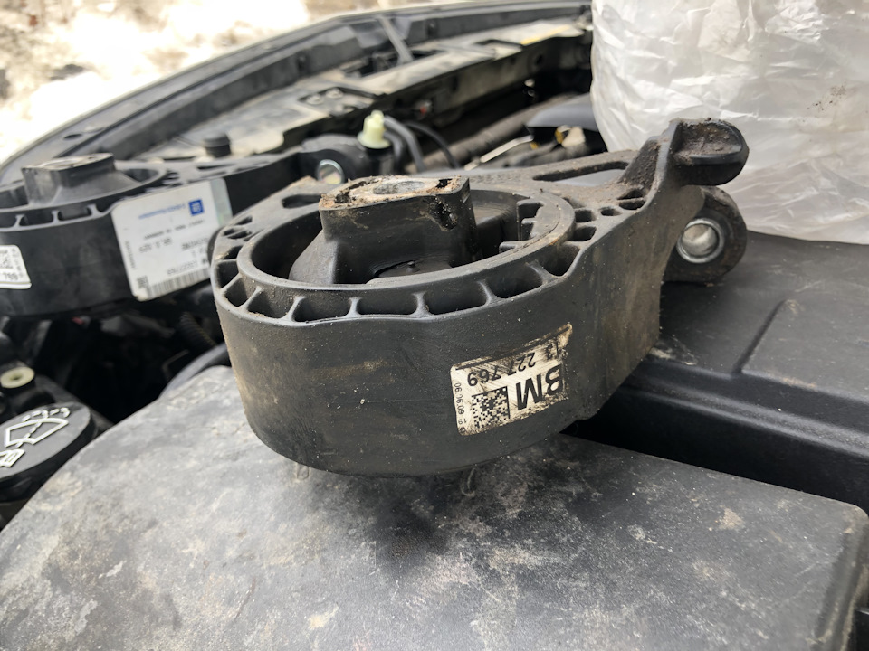 Опора ДВС передняя — Opel Insignia Sports Tourer (1G), 2 л, 2009 года ...