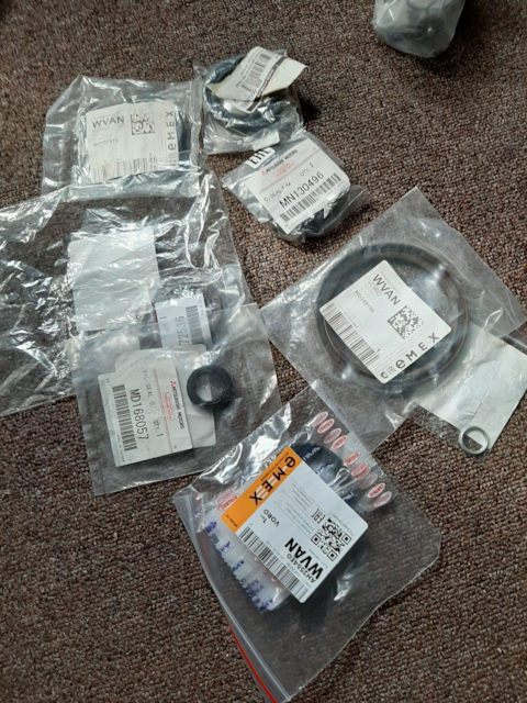 MN130496 Сальник полуоси передней Mitsubishi | Запчасти на DRIVE2