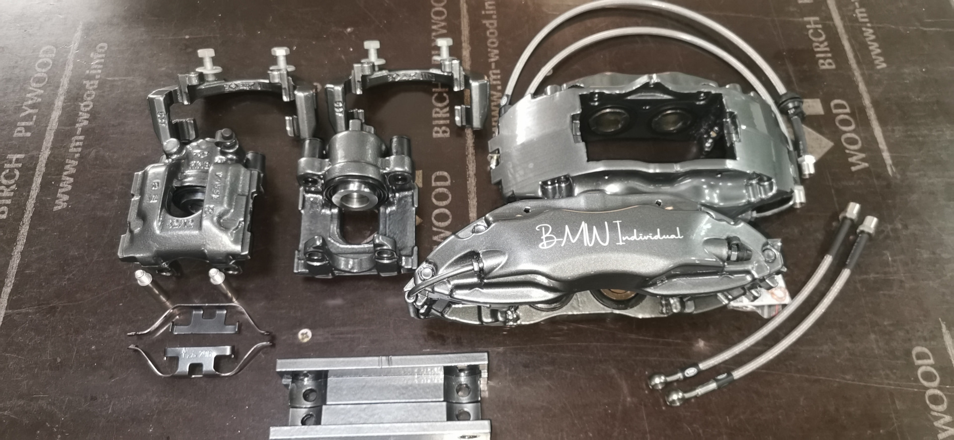 Обновил суппорта и по мелочи, троса ручника, сальники, задние диски ...