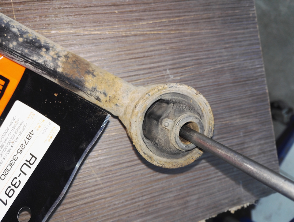 Замена сайлентблоков продольных рычагов — Toyota Camry (XV50), 2,5 л ...