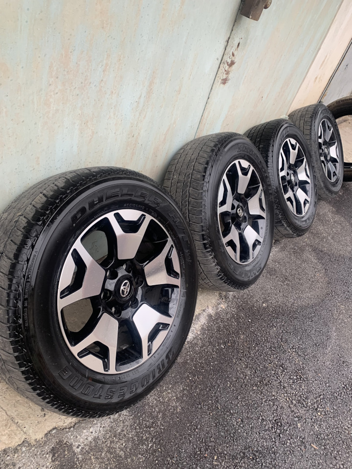 Шины всесезонные Dunlop 265/60 R18, литые диски TOYOTA 7,5Jx18 ET25 ...