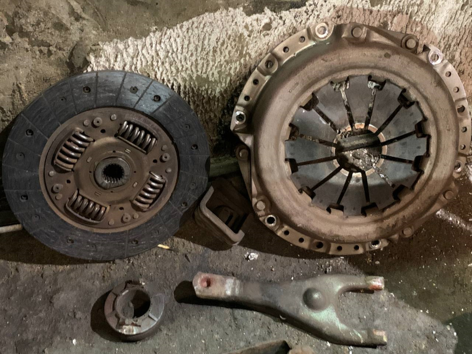 16. Замена сцепления, главного цилиндра — Hyundai i30 (1G), 1,4 л, 2008 ...