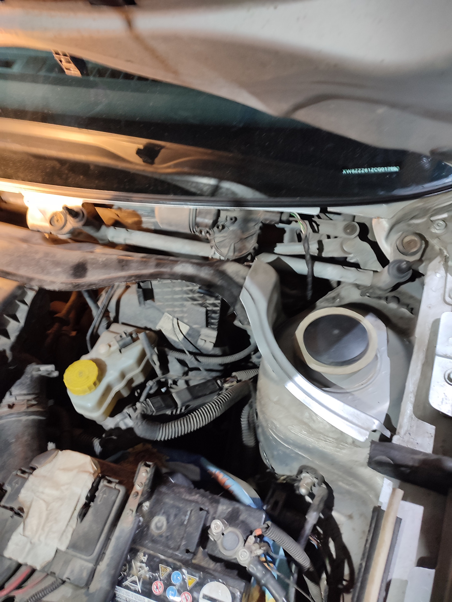 Профилактика трапеции дворников — Volkswagen Polo Sedan, 1,6 л, 2011 ...