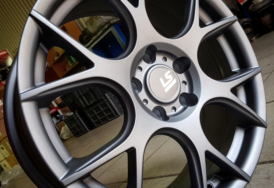 LS Flow Forming RC 07 — SEAT Leon FR (Mk3), 1,8 л, 2014 года | колёсные диски | DRIVE2