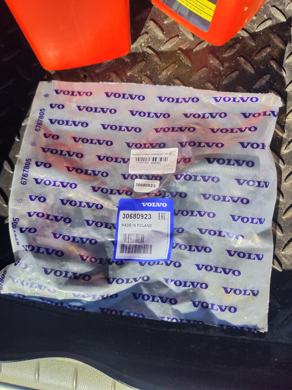 30680923 патрубок системы охлаждения Volvo | Запчасти на DRIVE2