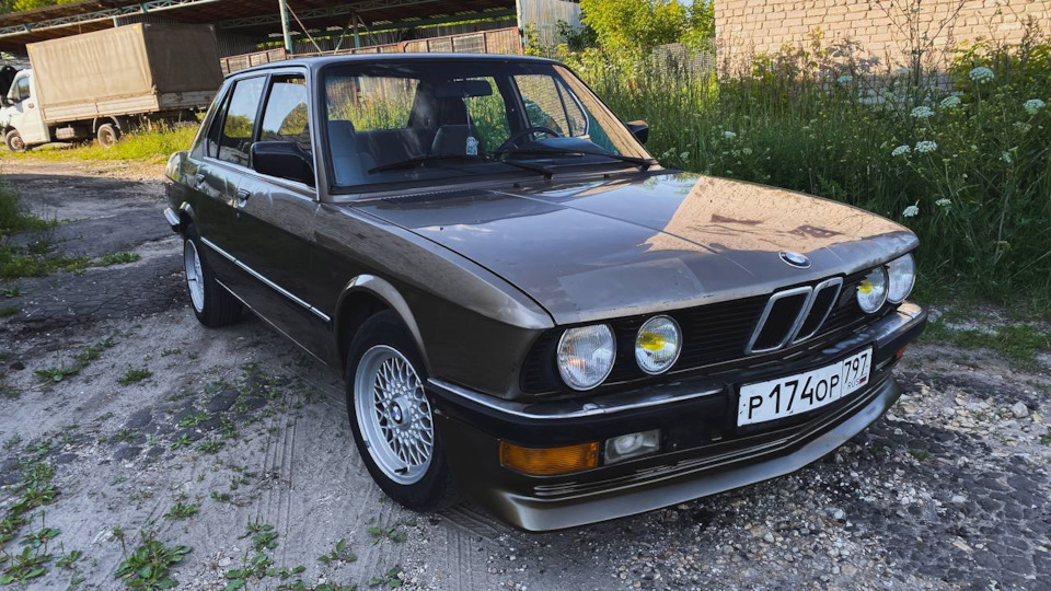 ep_5 Установка губы 'Zender' — BMW 5 series (E28), 1,8 л, 1983 года ...