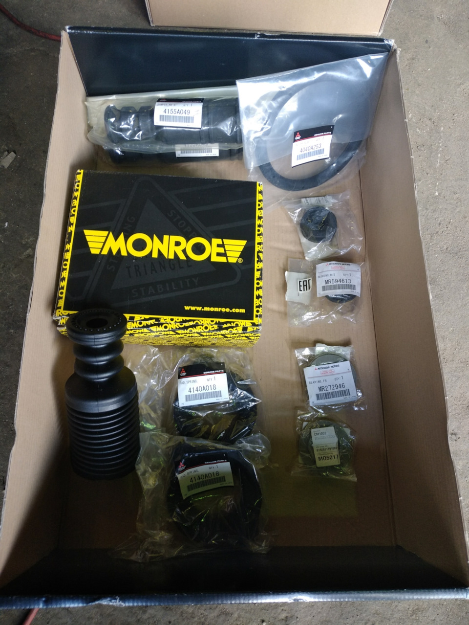 4155A049 Пыльник заднего амортизатора MMC AIRTREK 01-05/ASX 10-/LANCER ...