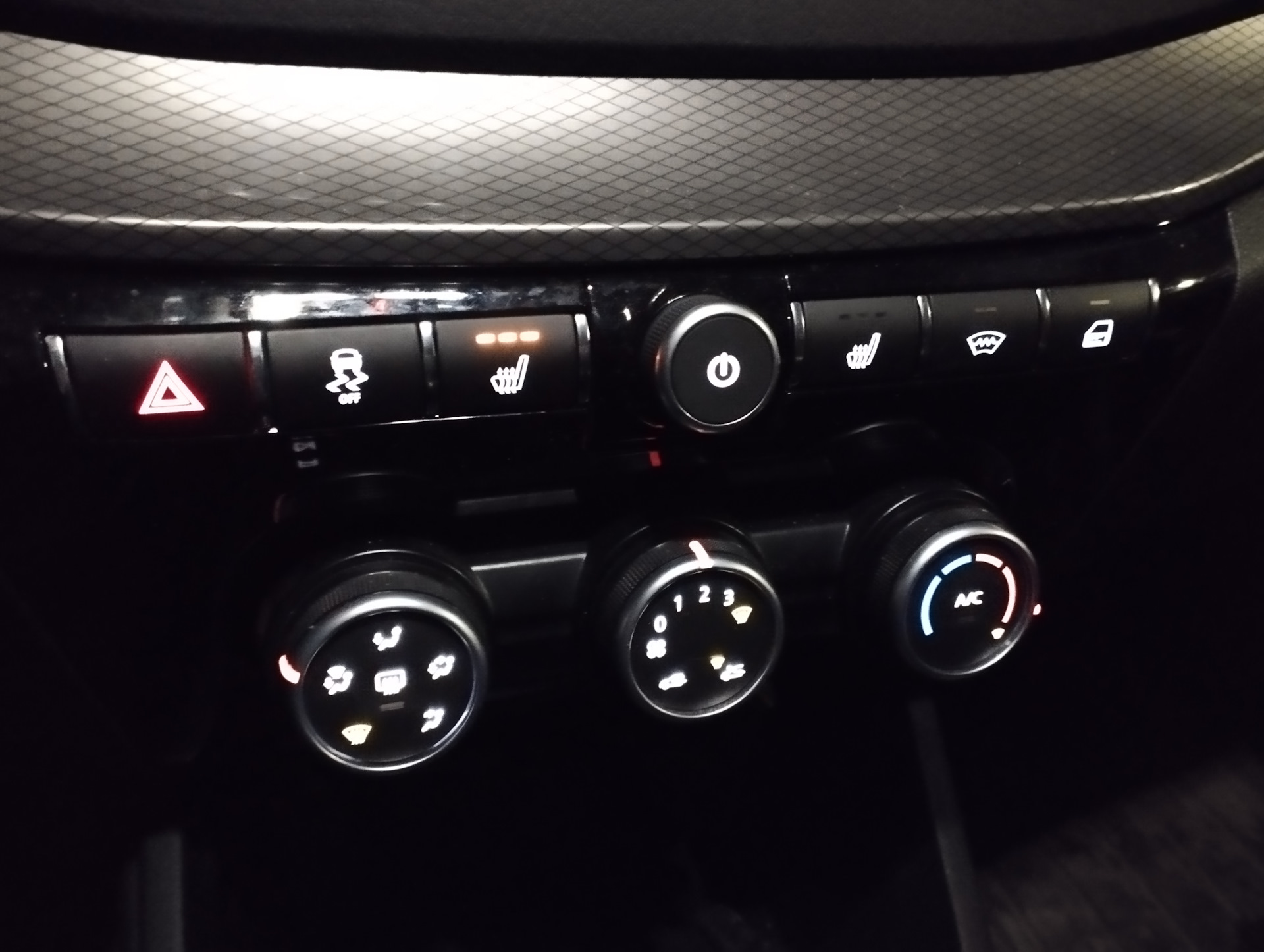 Перенос кнопок обогрева сидений. Теперь обогрев 3 уровневый. — Lada Vesta SW (NG), 1,8 л, 2024 ...