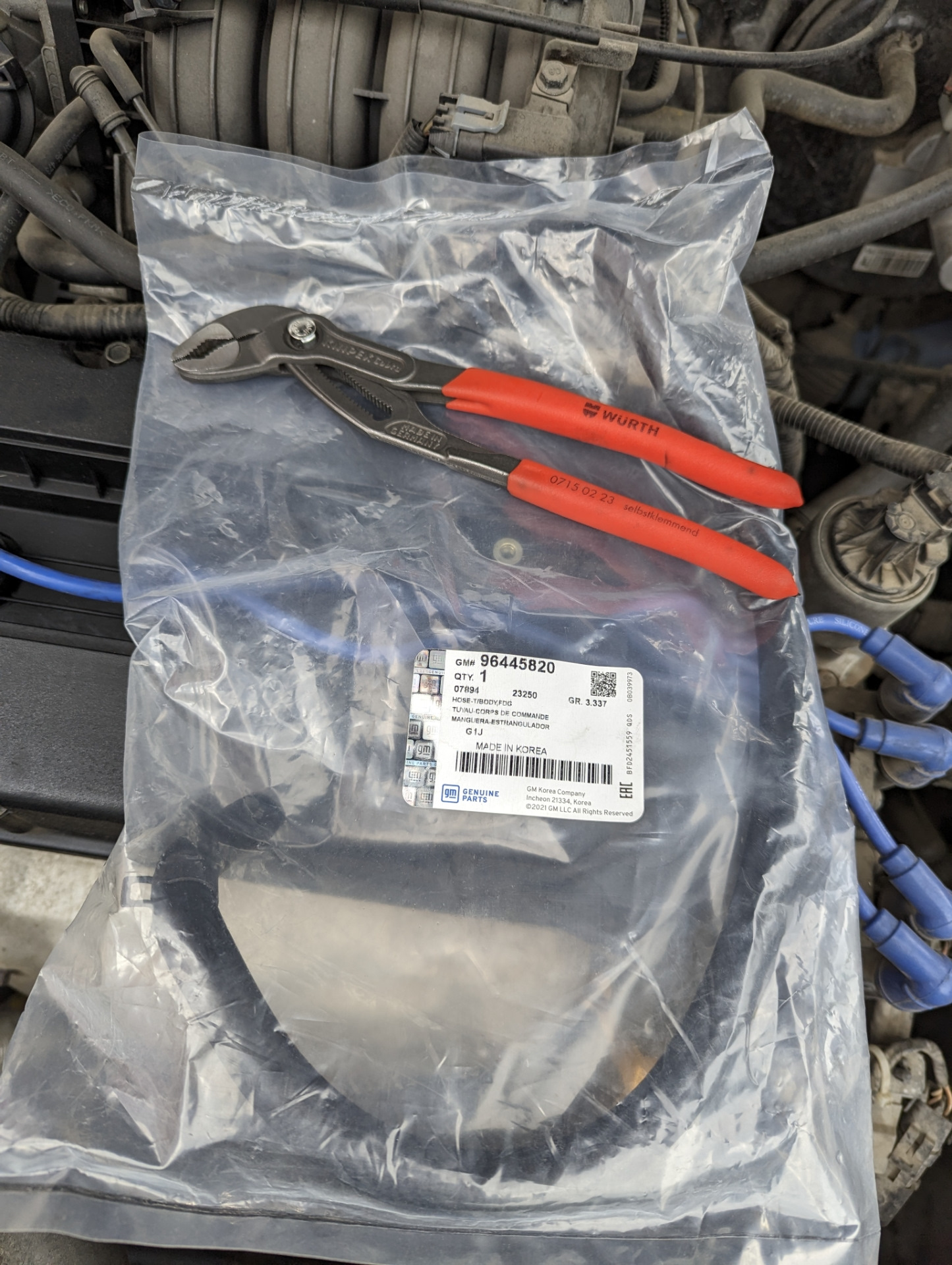 Замена шланга подогрева дроссельной заслонки — Chevrolet Lacetti 5D, 1 ...