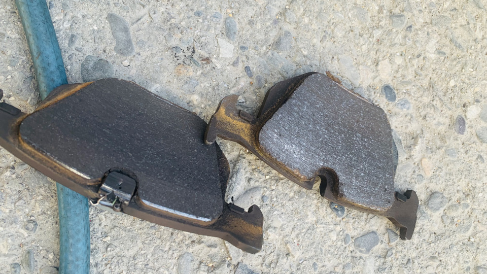 Задние тормозные колодки — BMW 5 series (E60), 3 л, 2006 года | визит ...