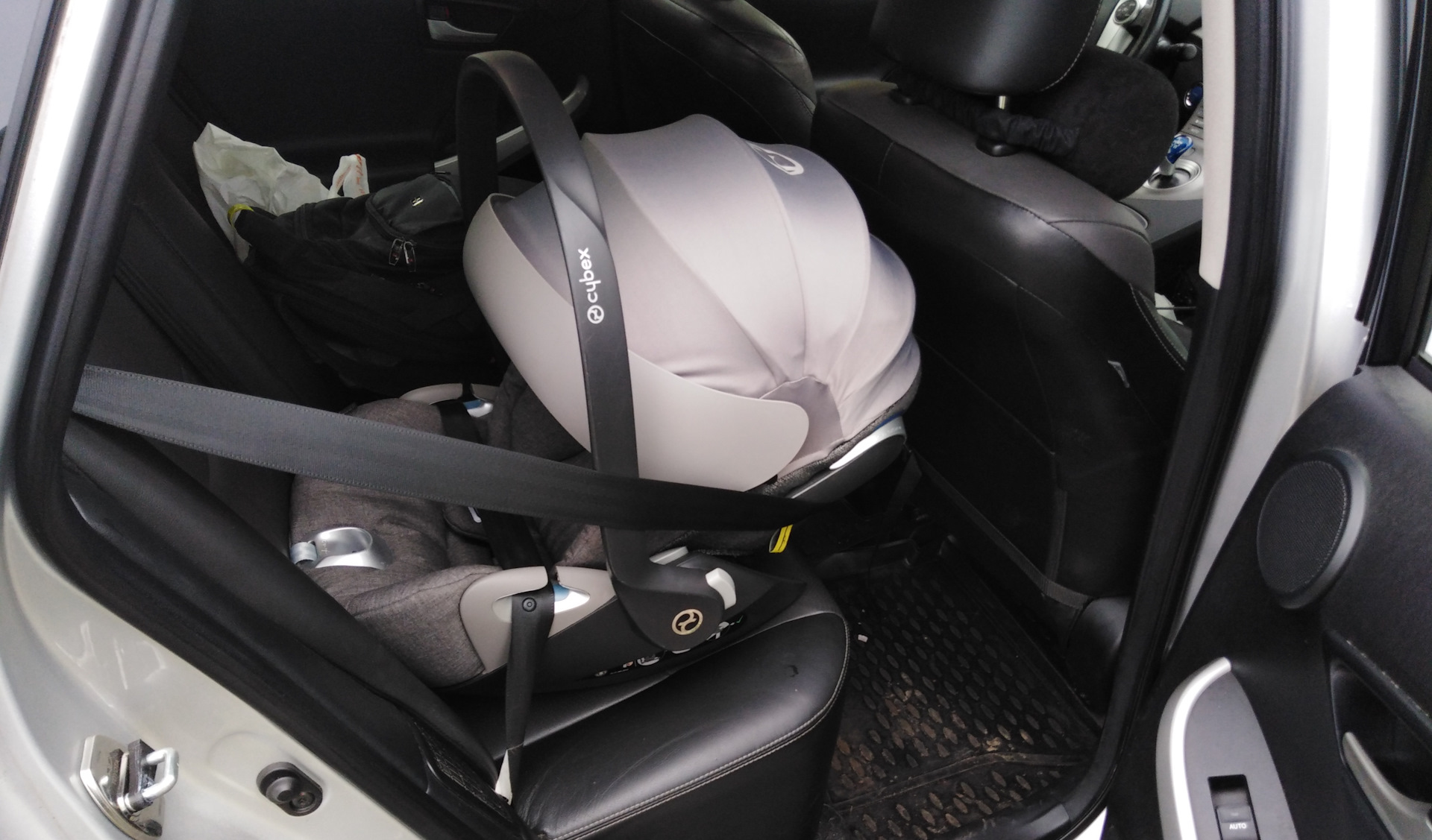 Автолюлька с младенчества до 1 года — Cybex Cloud Z i Size с базой ...