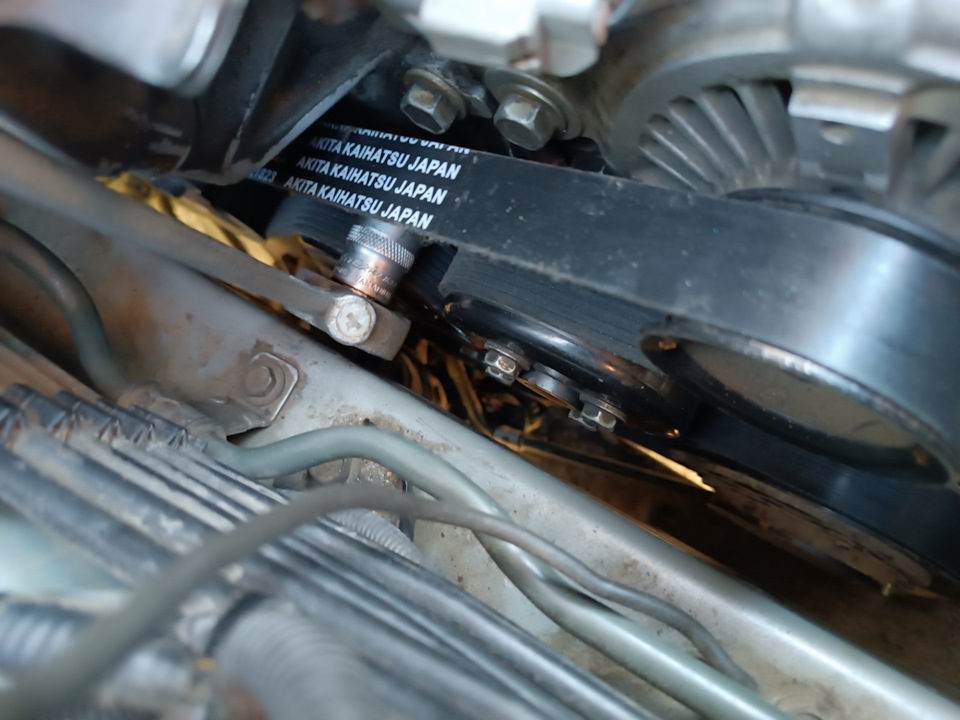 Замена шкива коленвала, внеплановая замена ремня навесного, масла ...