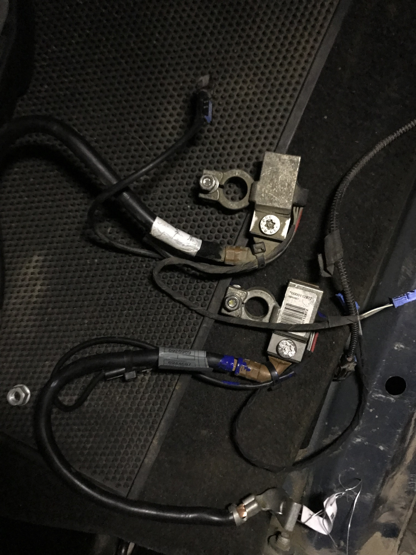 Замена минусового провода аккумулятора — BMW 5 series (E60), 2,5 л ...