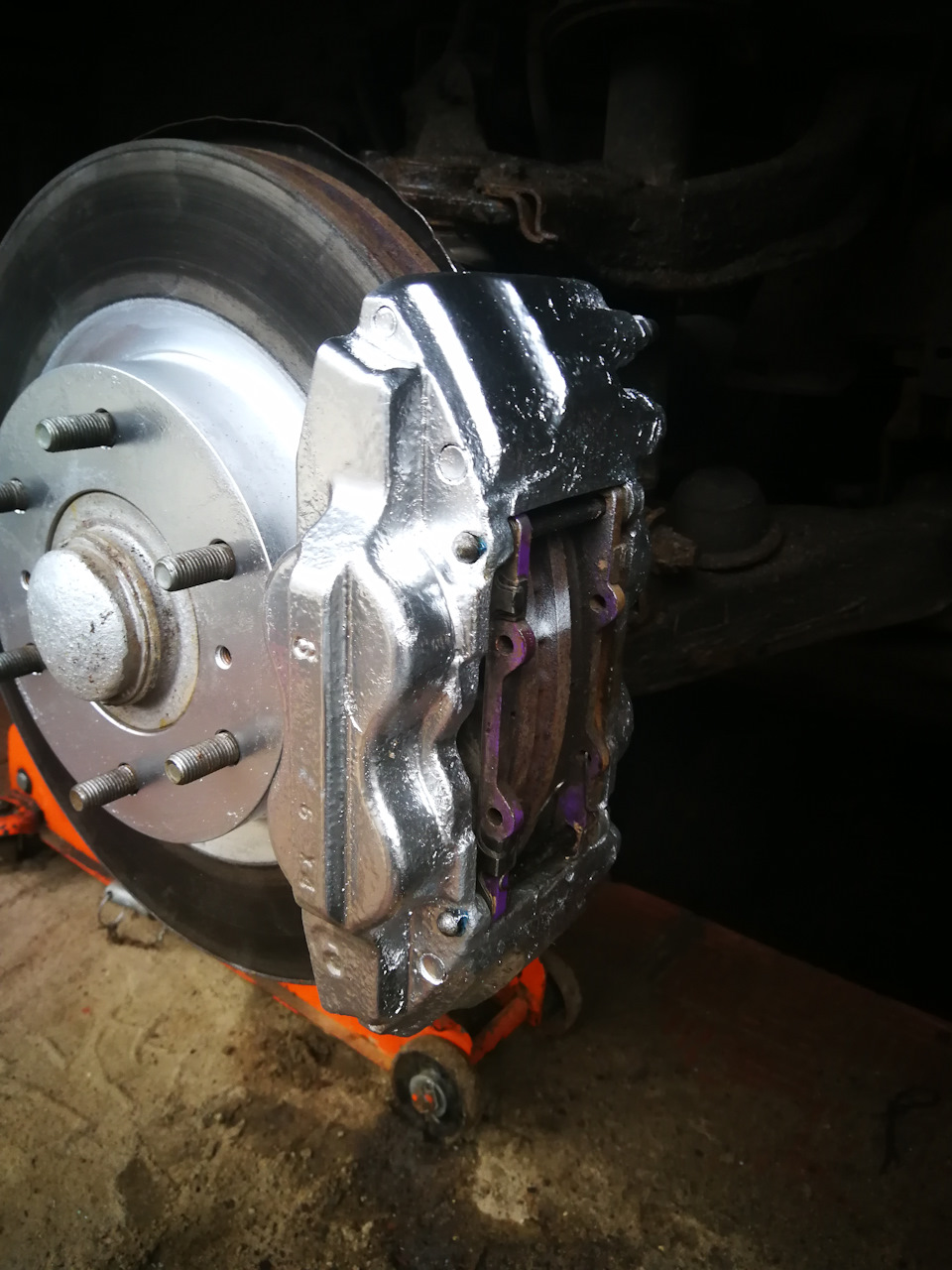 4-ёх поршневые передние тормозные механизмы-разборка с заменой ...
