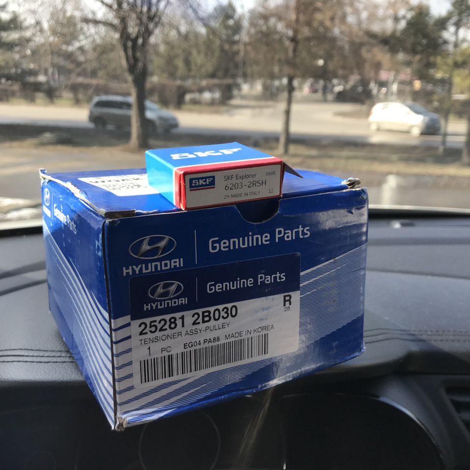 Замена натяжителя, паразитного и ремня — KIA Rio (3G), 1,6 л, 2013 года ...