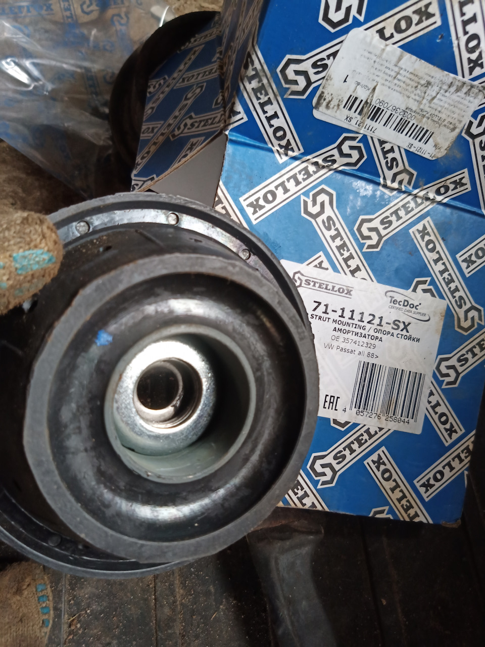 357412329 Опора амортизатора передней подвески / VW Golf-II/III, Jetta ...