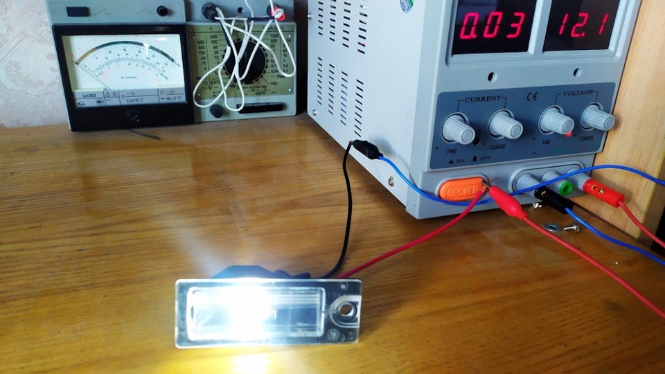 Ремонт подсветки номерного знака (замена патронов ламп) — Volvo S60 (1G ...